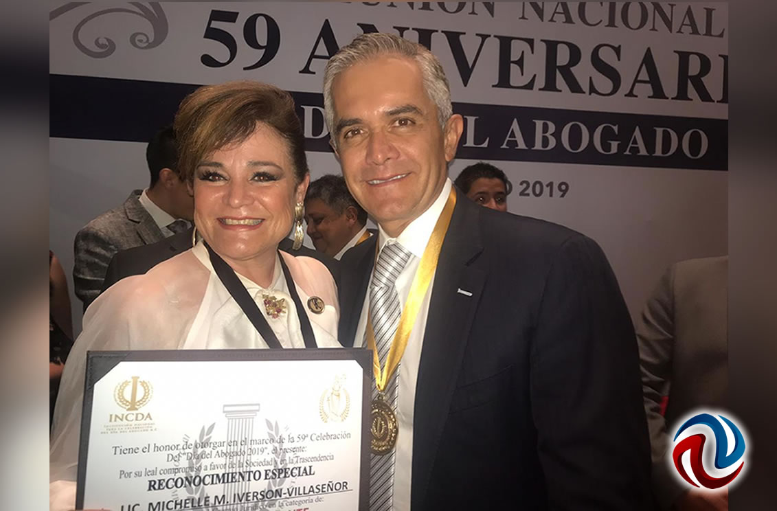 Recibe reconocimiento Michelle Iverson por 30 años de servicio social