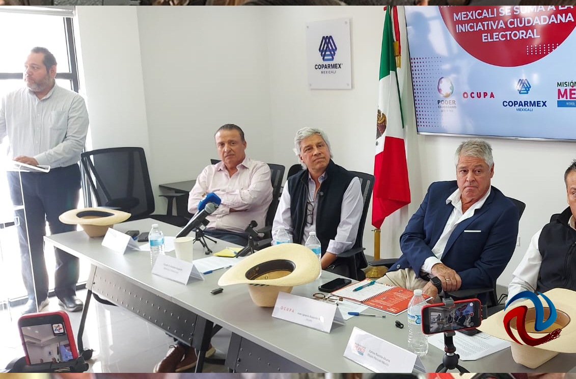 Claudio X González recaba firmas para iniciativa ciudadana de reforma ...