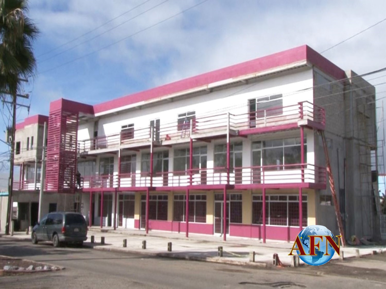 Invita INE a tramitar credencial
