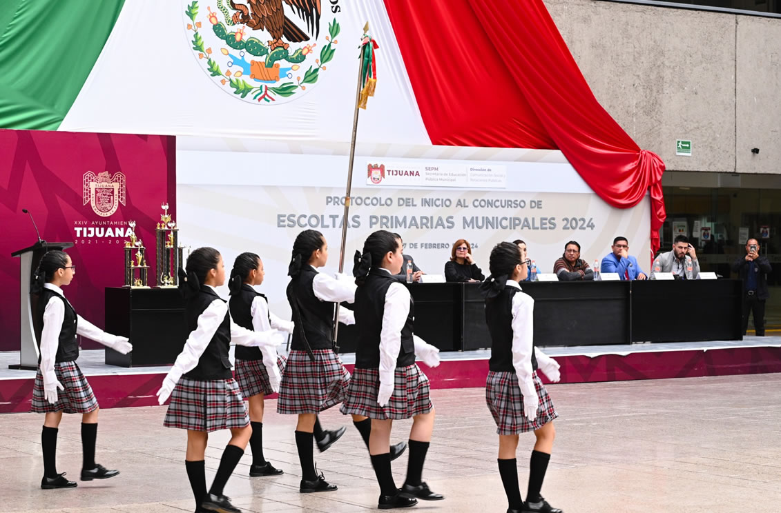 Premian a los tres primeros lugares en el concurso de escoltas