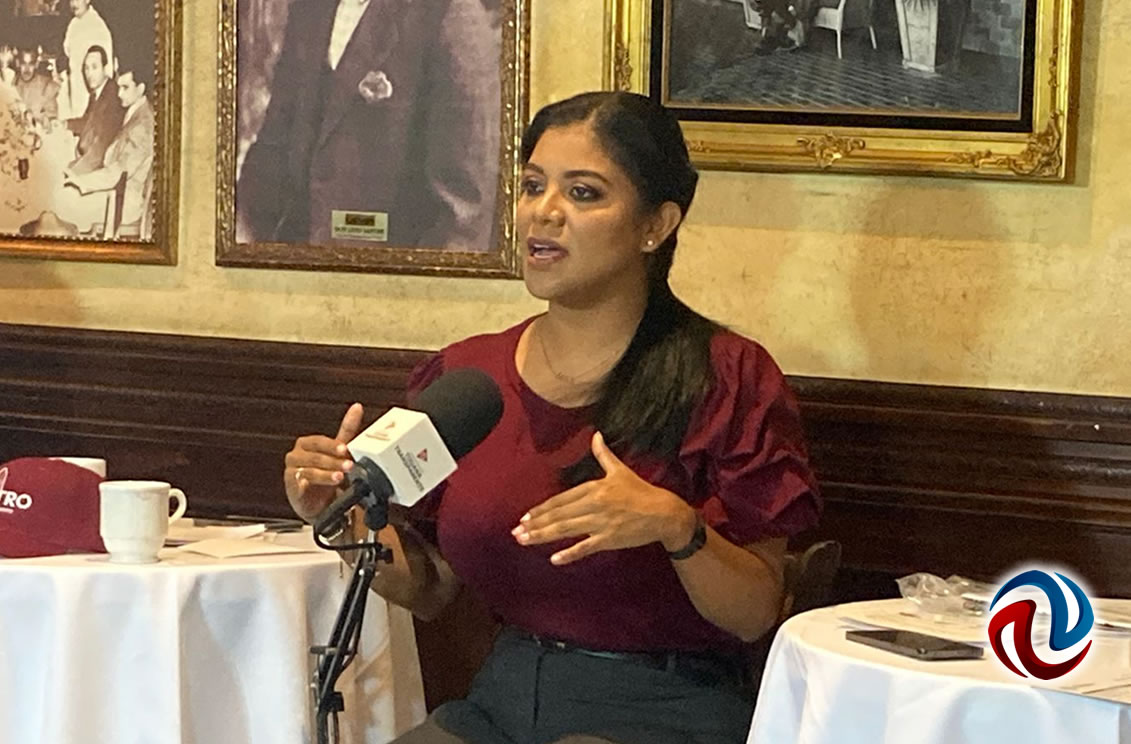 Por viaje y negocios, la salida de Regina Cornejo y su esposa ...