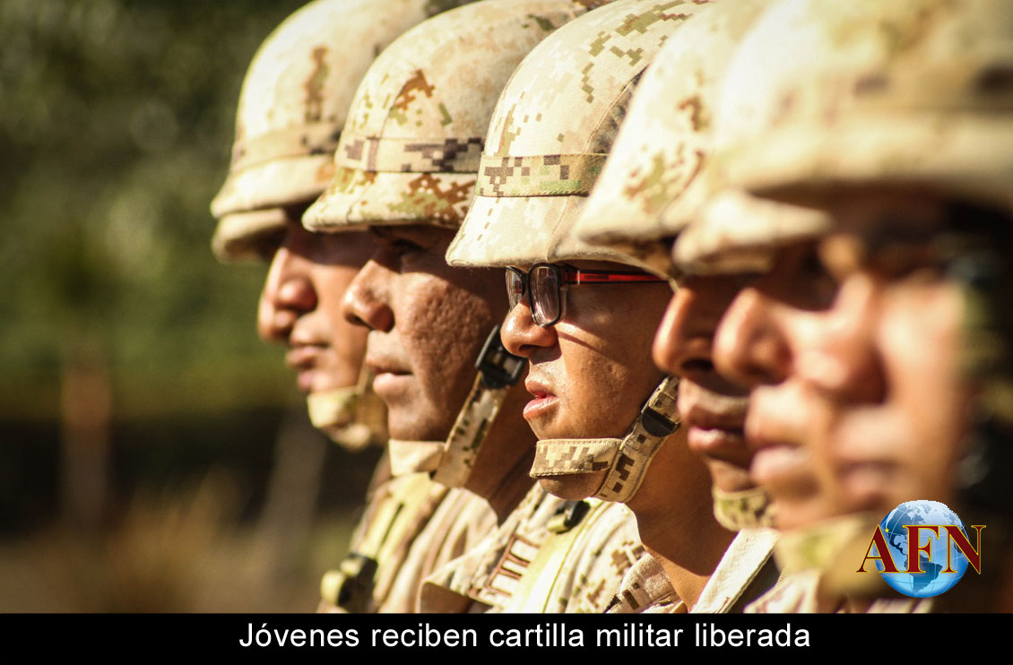 Jóvenes reciben cartilla militar liberada