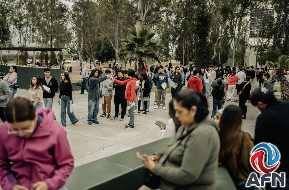 Acuden miles de jóvenes a presentar examen de admisión en la UABC