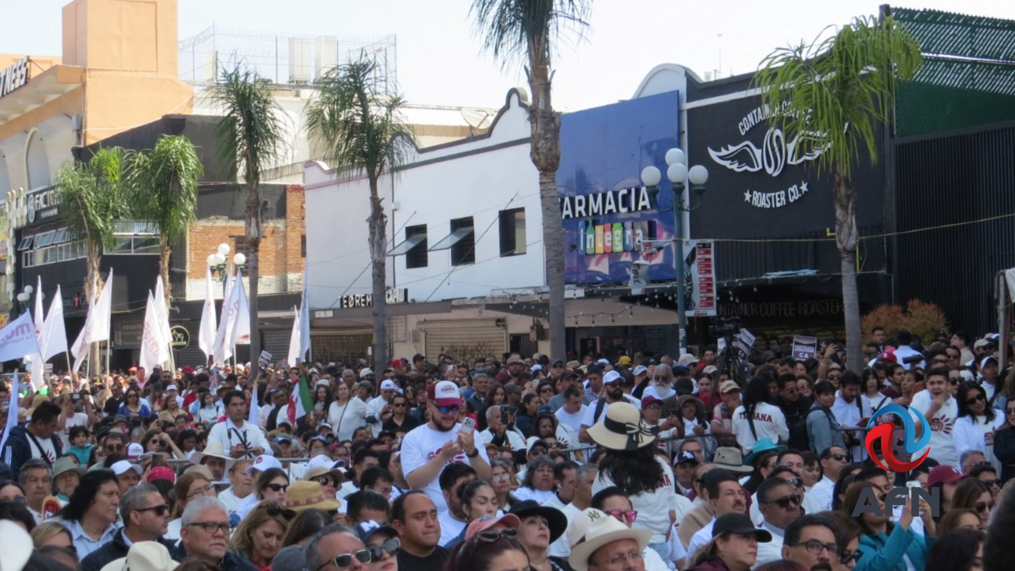 Morenistas abarrotan La Revu para escuchar el mensaje de Sheinbaum