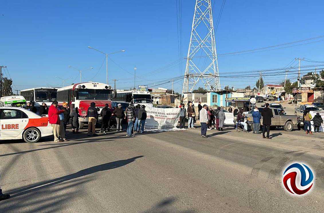 Residentes del Maclovio Rojas bloquean carretera libre Tijuana-Tecate