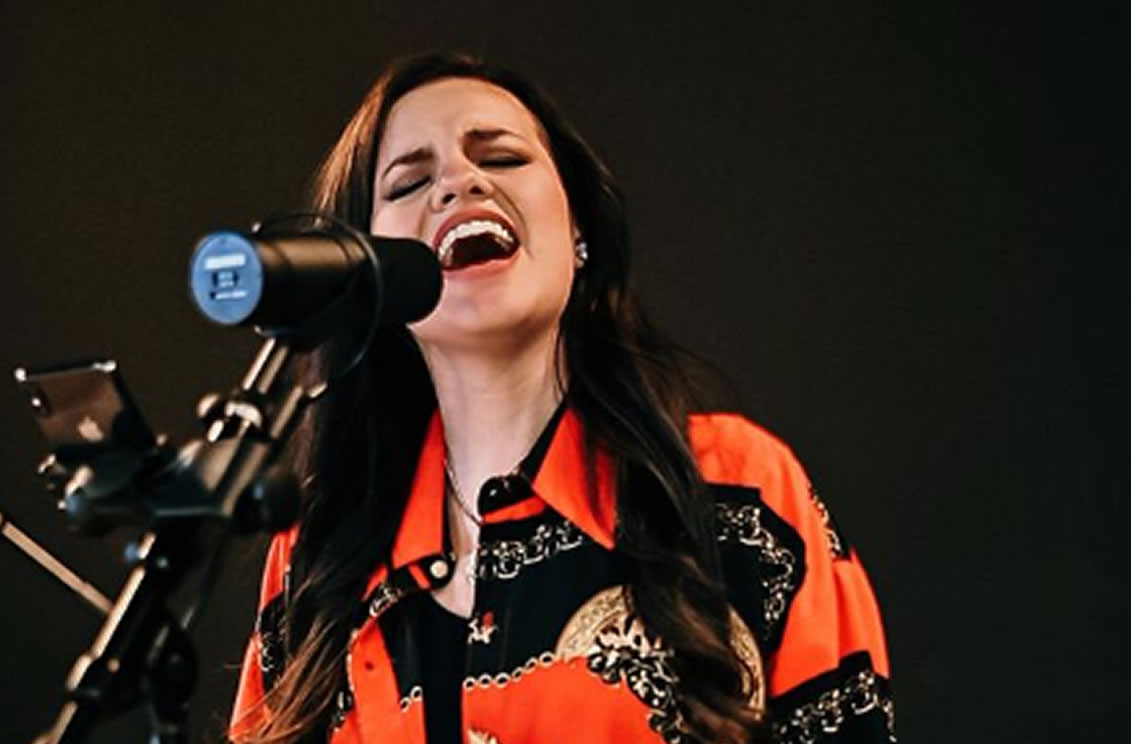 Sara Sosa hace su debut musical con homenaje a José José