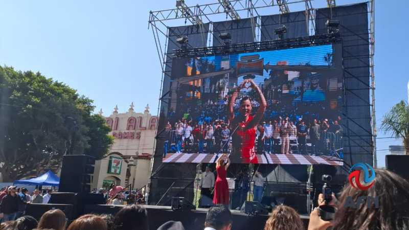 Morenistas abarrotan La Revu para escuchar el mensaje de Sheinbaum